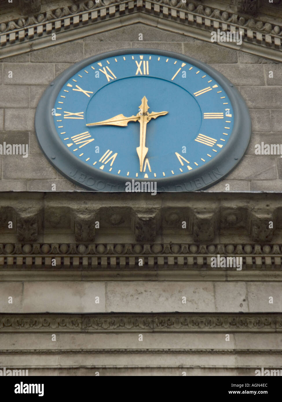 8 31am hi-res stock photography and images - Alamy