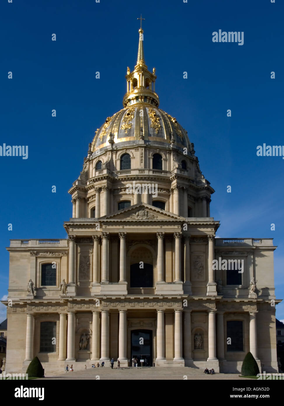 Les invalides paris france soldiers hi-res stock photography and images ...
