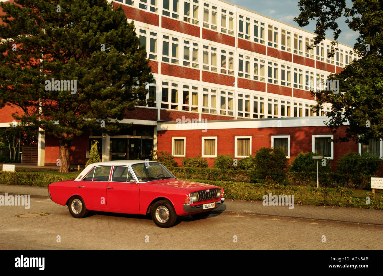 Seventies car hi-res stock photography and images - Alamy