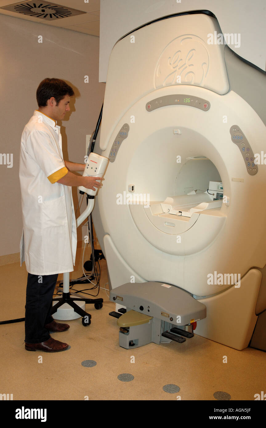 Doctor using a MRI scan in a hospital Stock Photo - Alamy