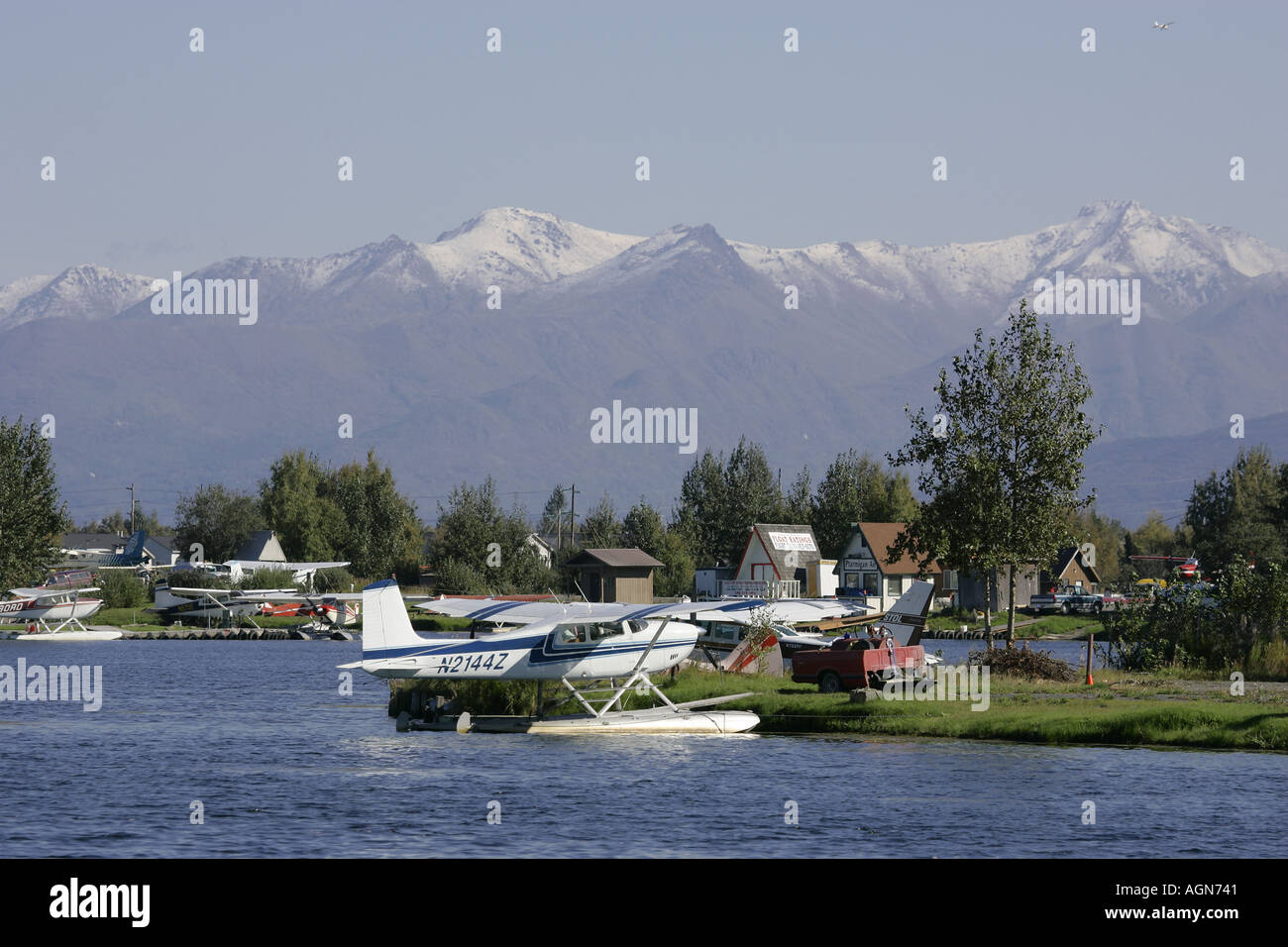 Spenard lake hi-res stock photography and images - Alamy