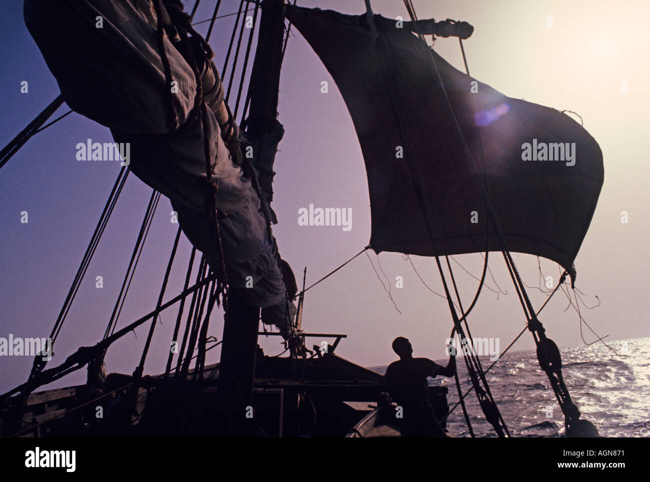 Arab dhow hi-res stock photography and images - Alamy