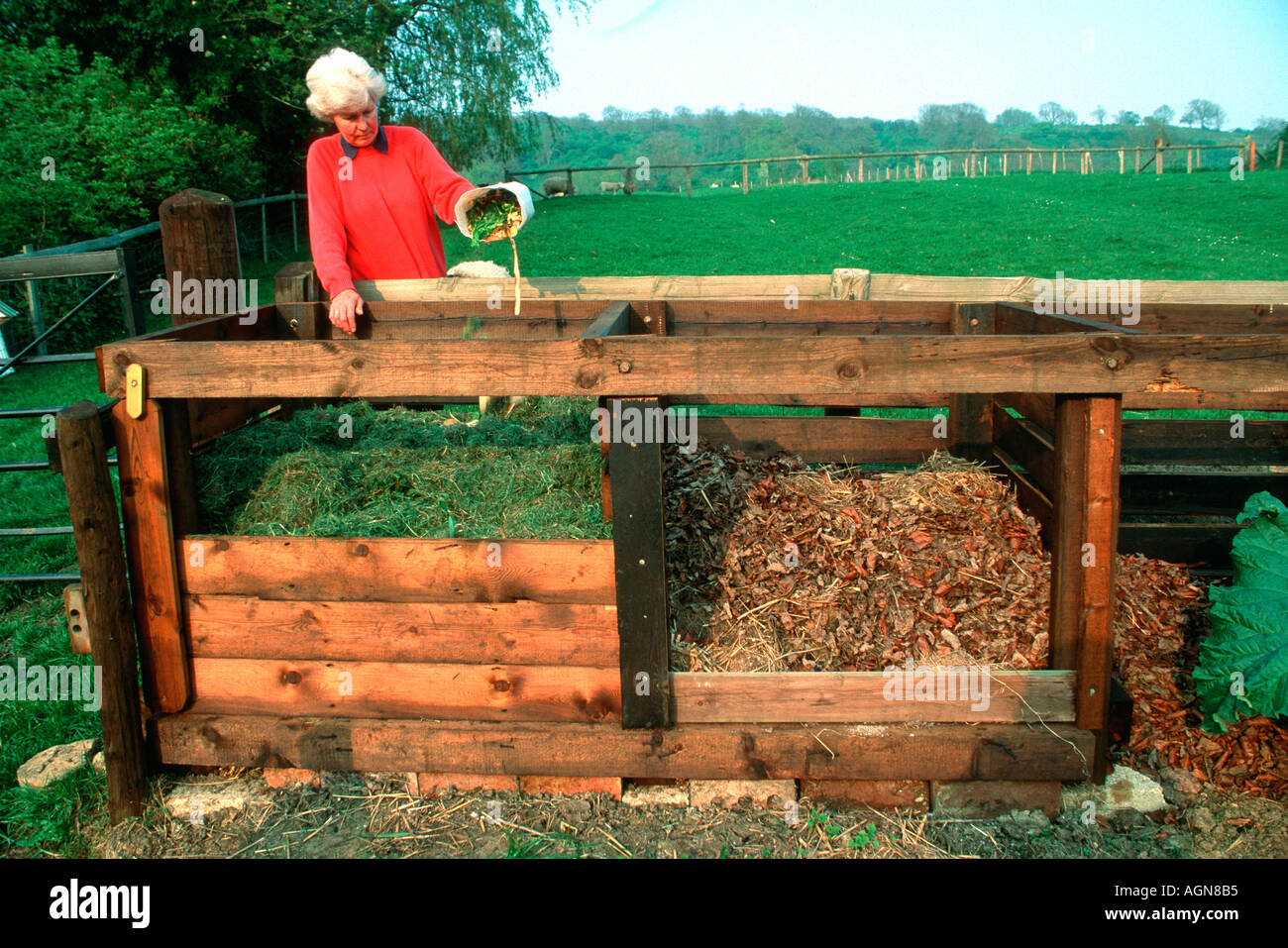 Composting kitchen waste Cotswolds UK Green composting of kitchen waste ...