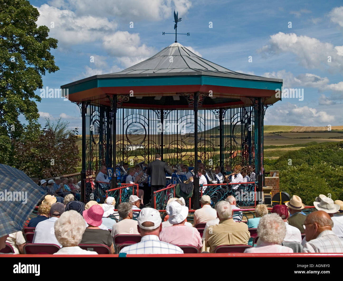 The audience stand hi-res stock photography and images - Alamy