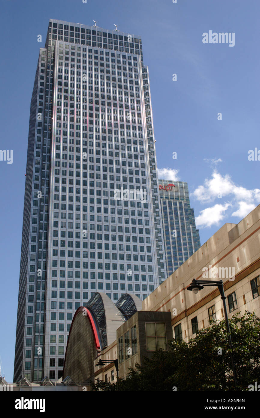 One Canada Square office tower Docklands London Stock Photo - Alamy
