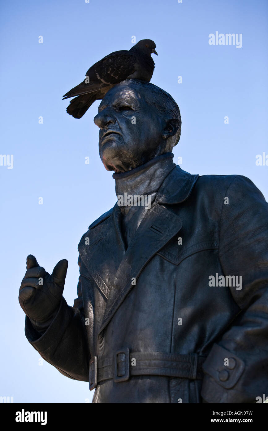 Human statue on London's Thames south bank, with pigeon on his head ...