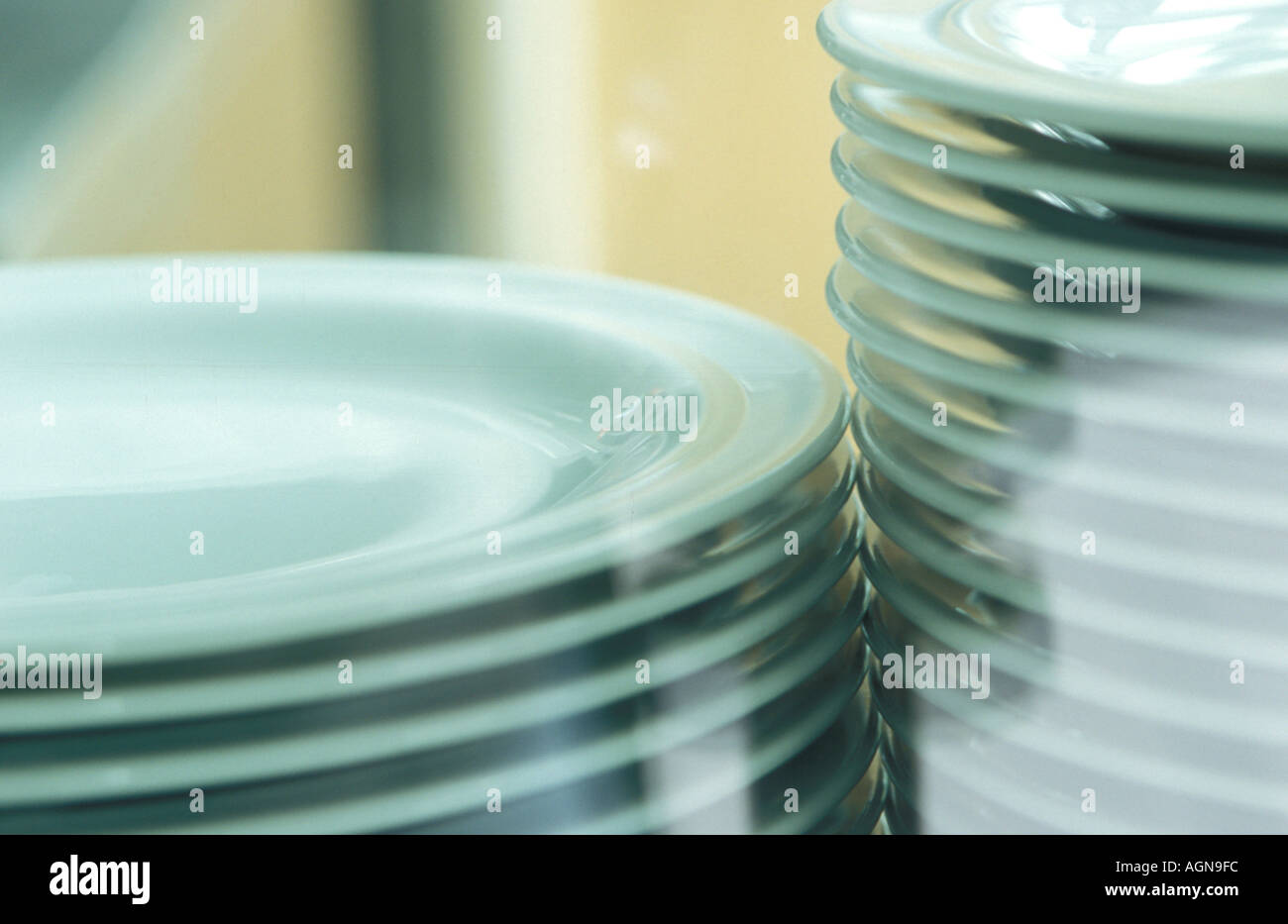 Piled plates hi-res stock photography and images - Alamy
