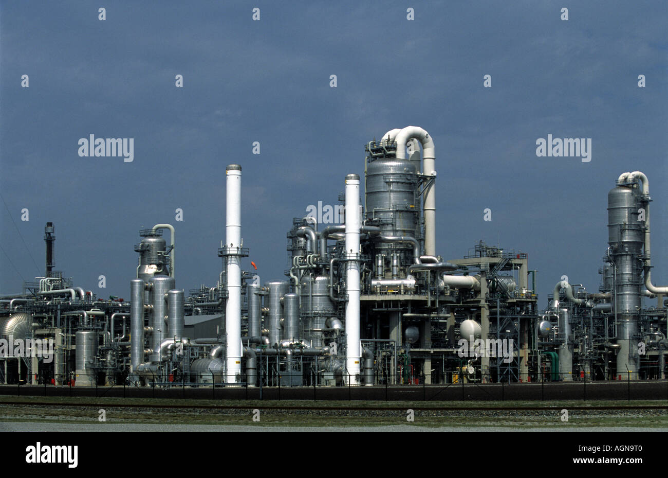 Shell refinery holland hi-res stock photography and images - Alamy