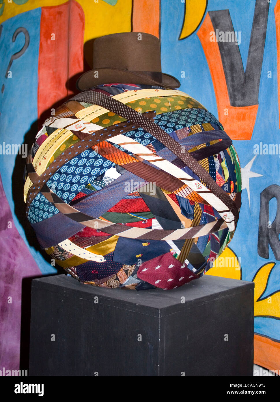 The American Dime Museum in Baltimore, Maryland celebrated oddities and ...