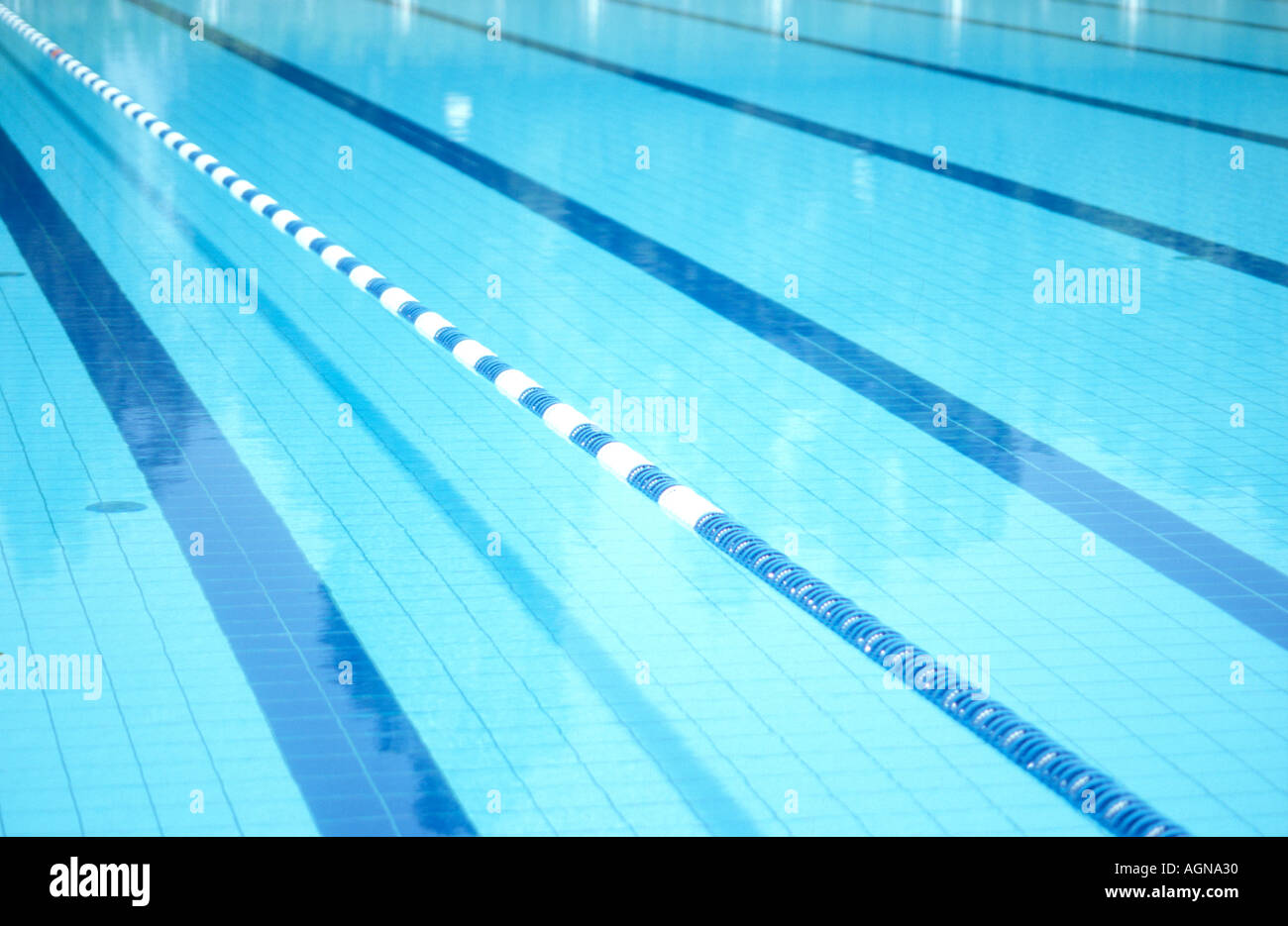 Swimming pools indoor people lanes hi-res stock photography and images ...