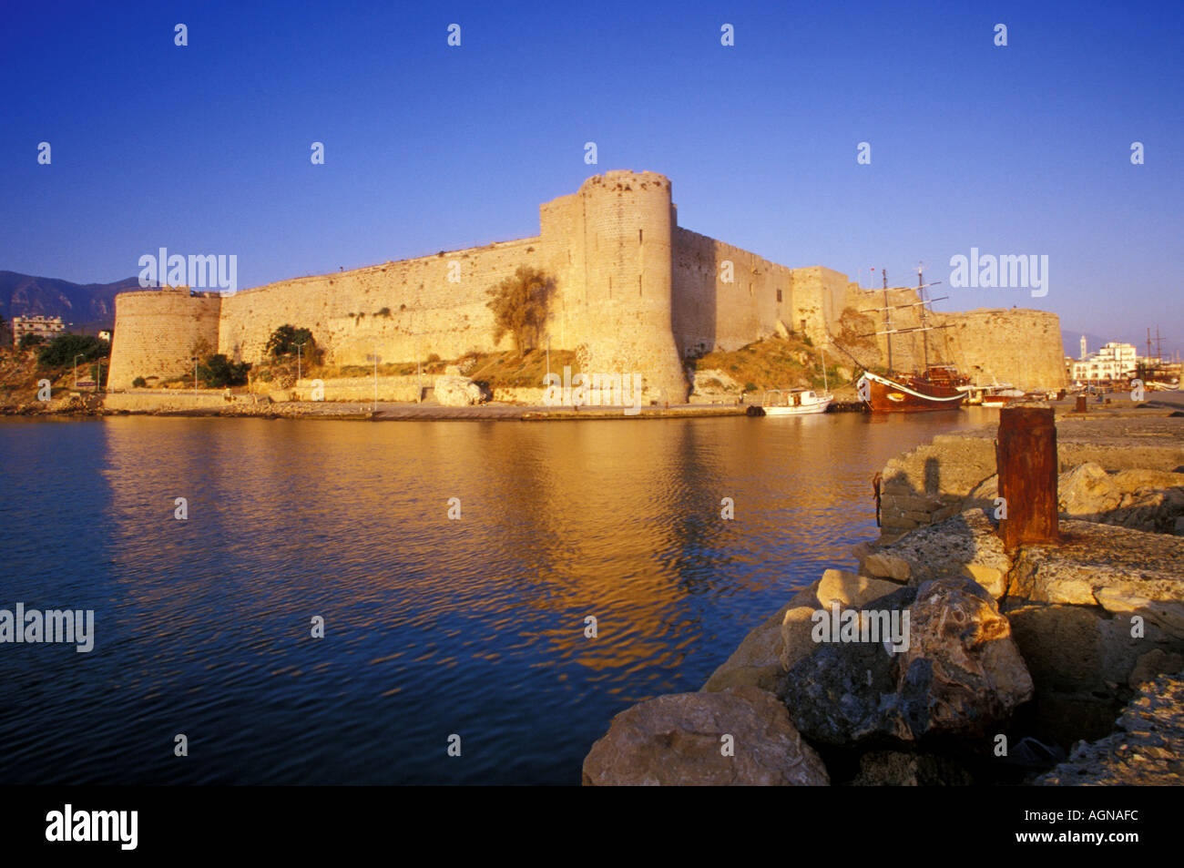 Old fort reflect on lake hi-res stock photography and images - Alamy