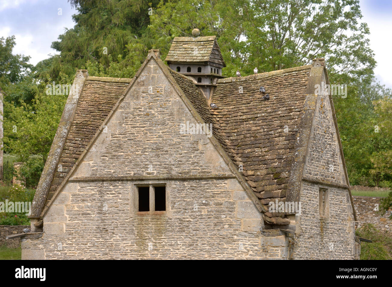 Grade 2 listed dovecote hi-res stock photography and images - Alamy