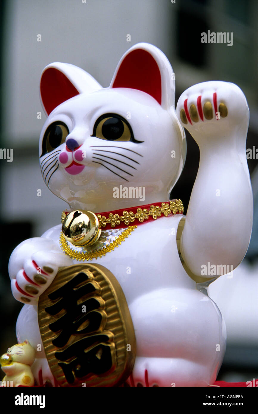 Japan Tokyo neko cat figure Stock Photo - Alamy