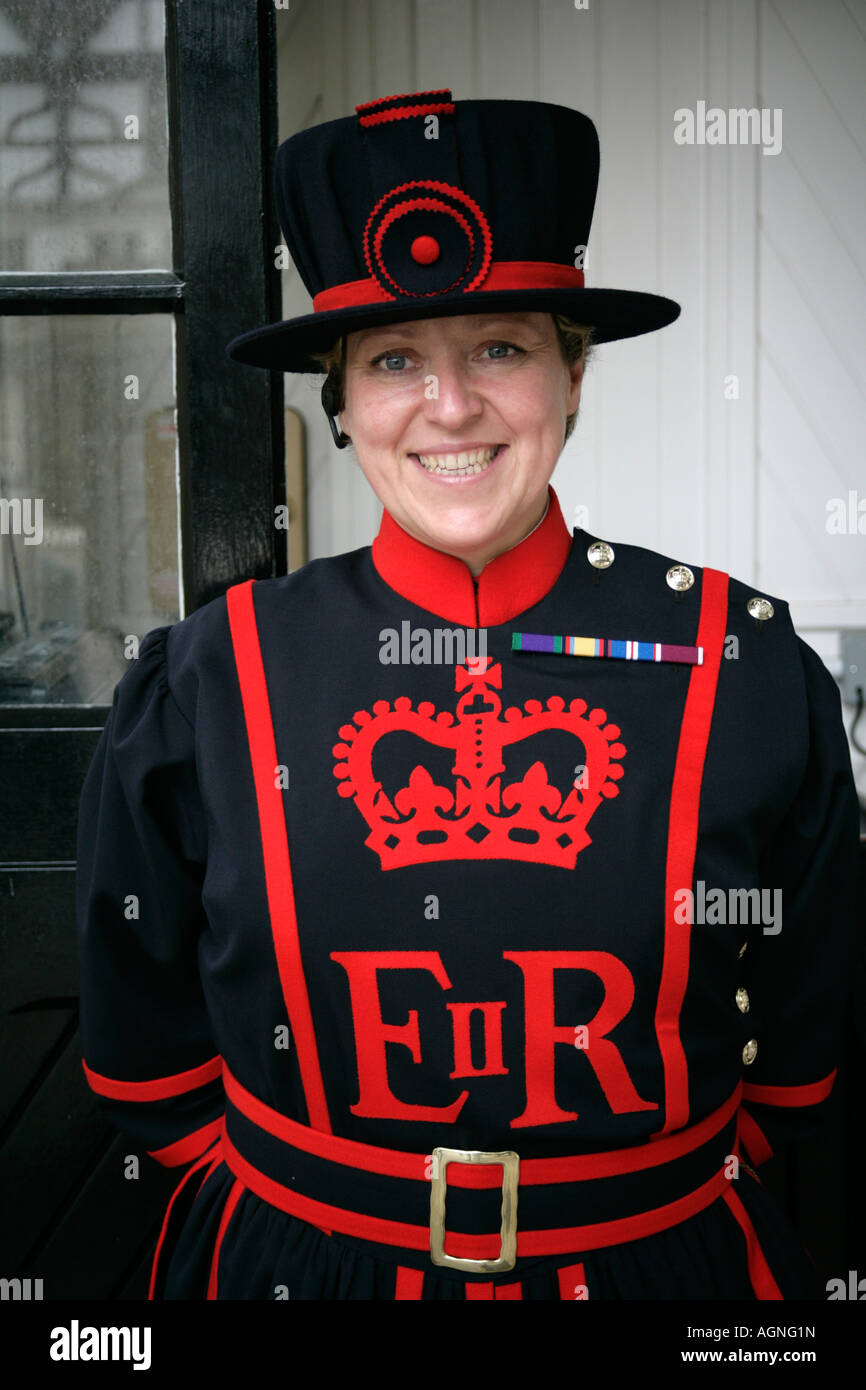 Moira cameron first female beefeater hi-res stock photography and ...
