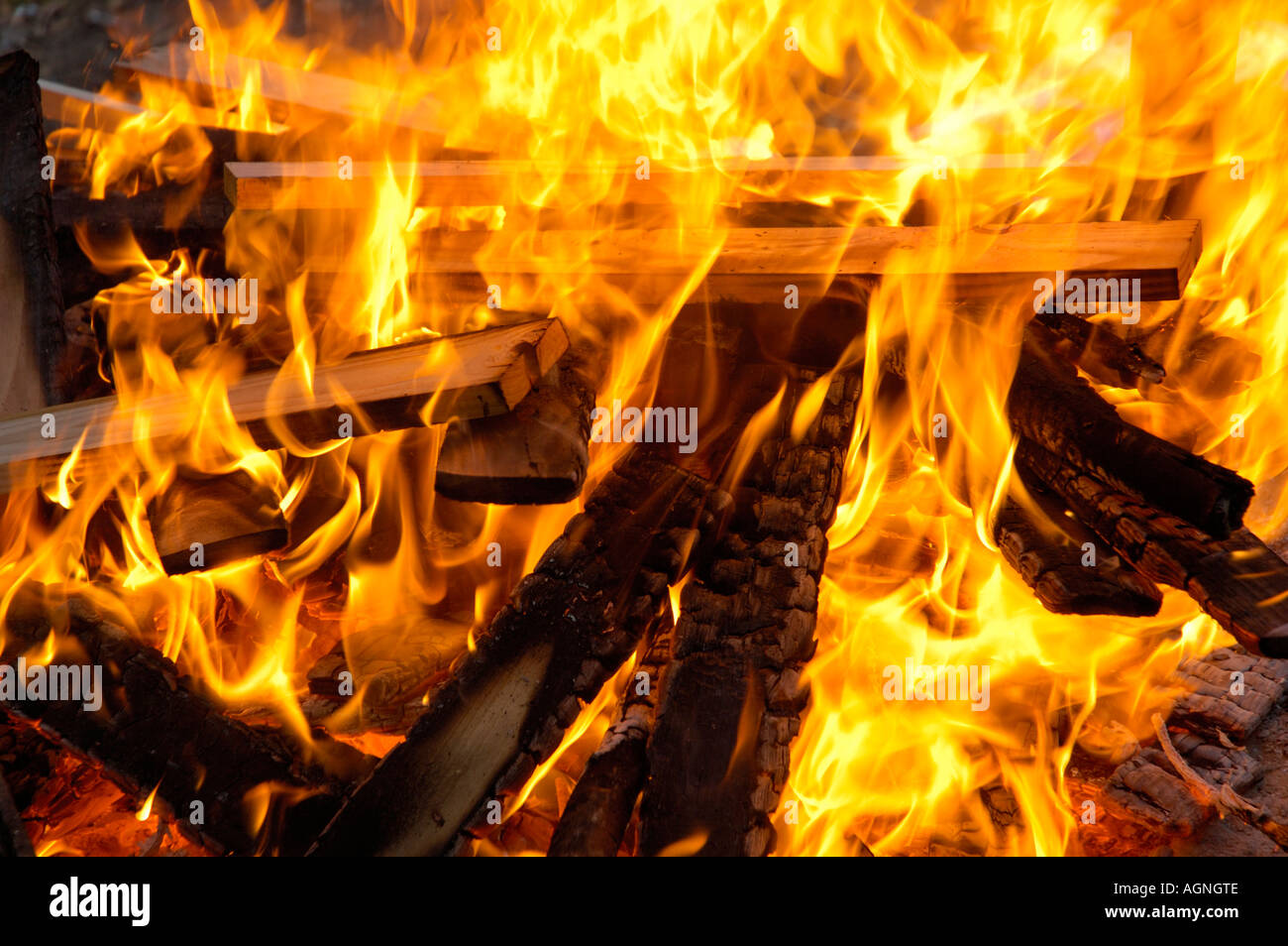 Fire (burning wood Stock Photo - Alamy