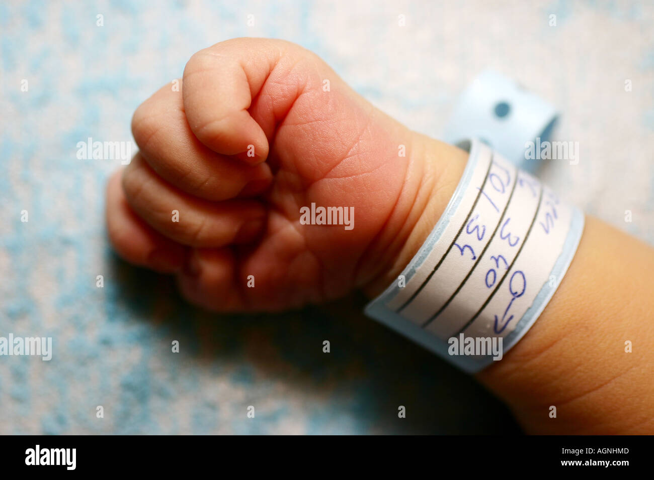 hand of a newborn baby Stock Photo - Alamy