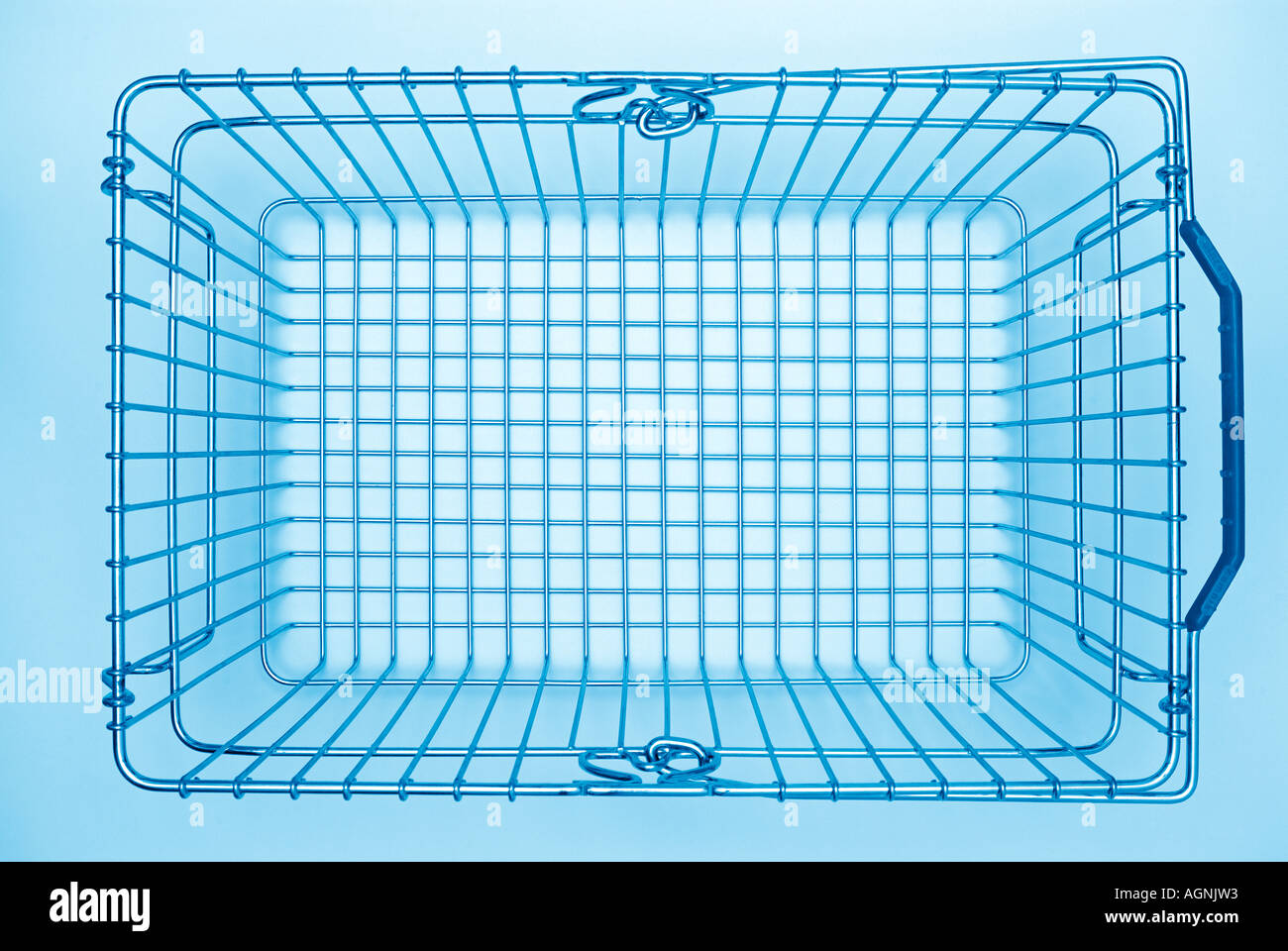 Shopping basket overhead view hi-res stock photography and images - Alamy