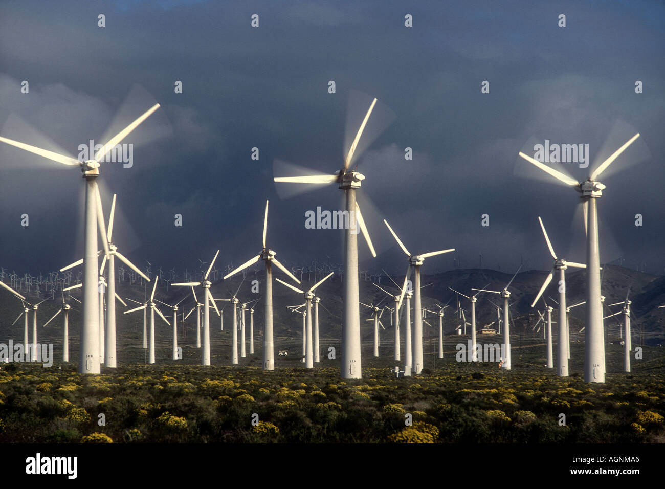 Tehachapi pass wind farm hi-res stock photography and images - Alamy