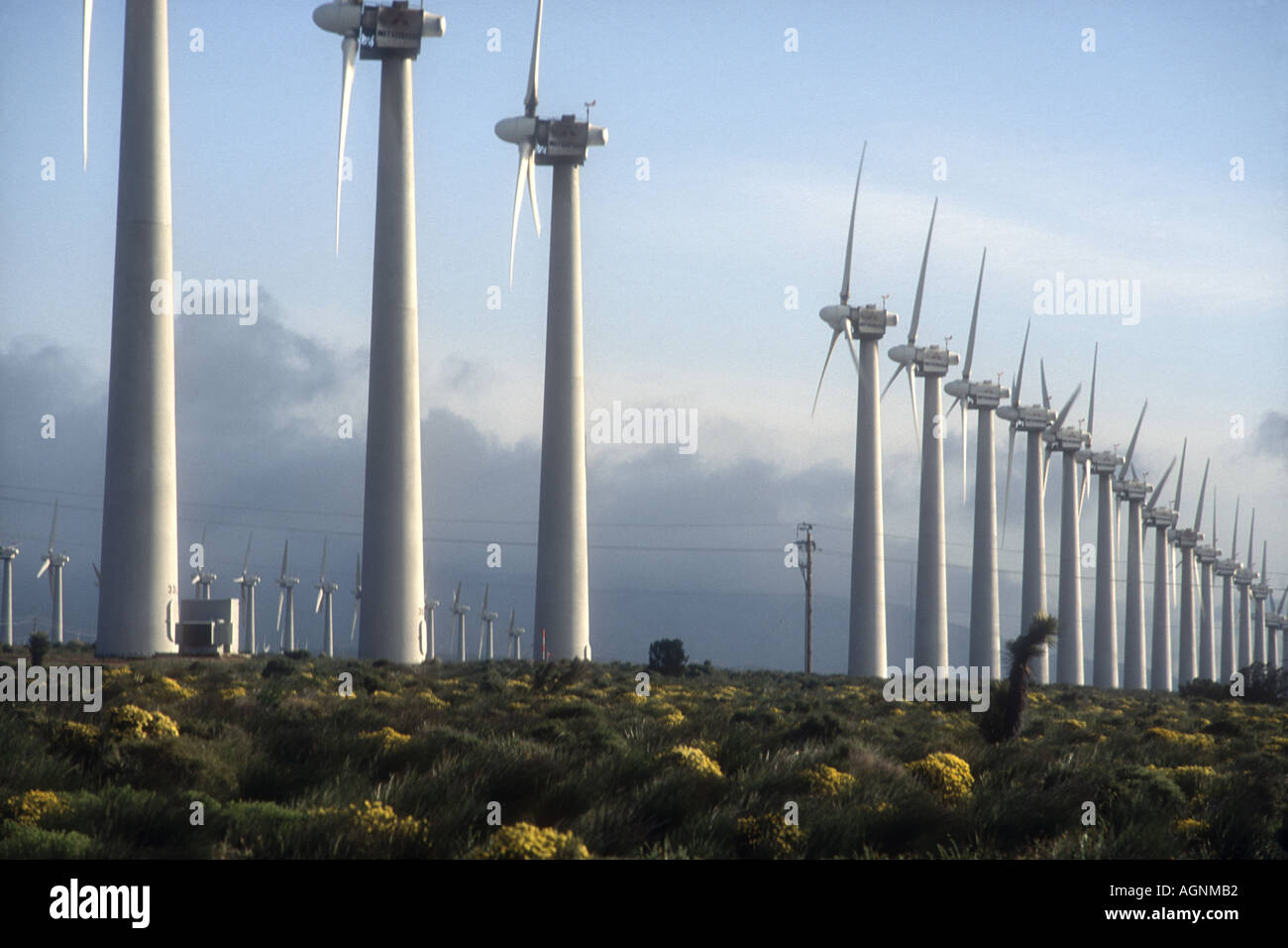 Wind farm tehachapi pass hi-res stock photography and images - Alamy