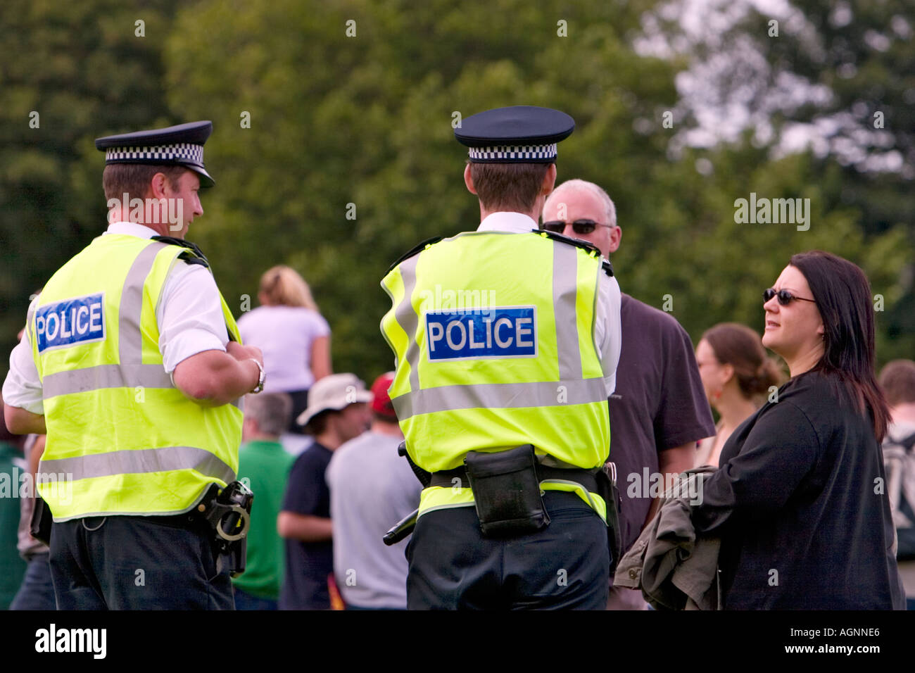 Edinburgh police officer hi-res stock photography and images - Alamy