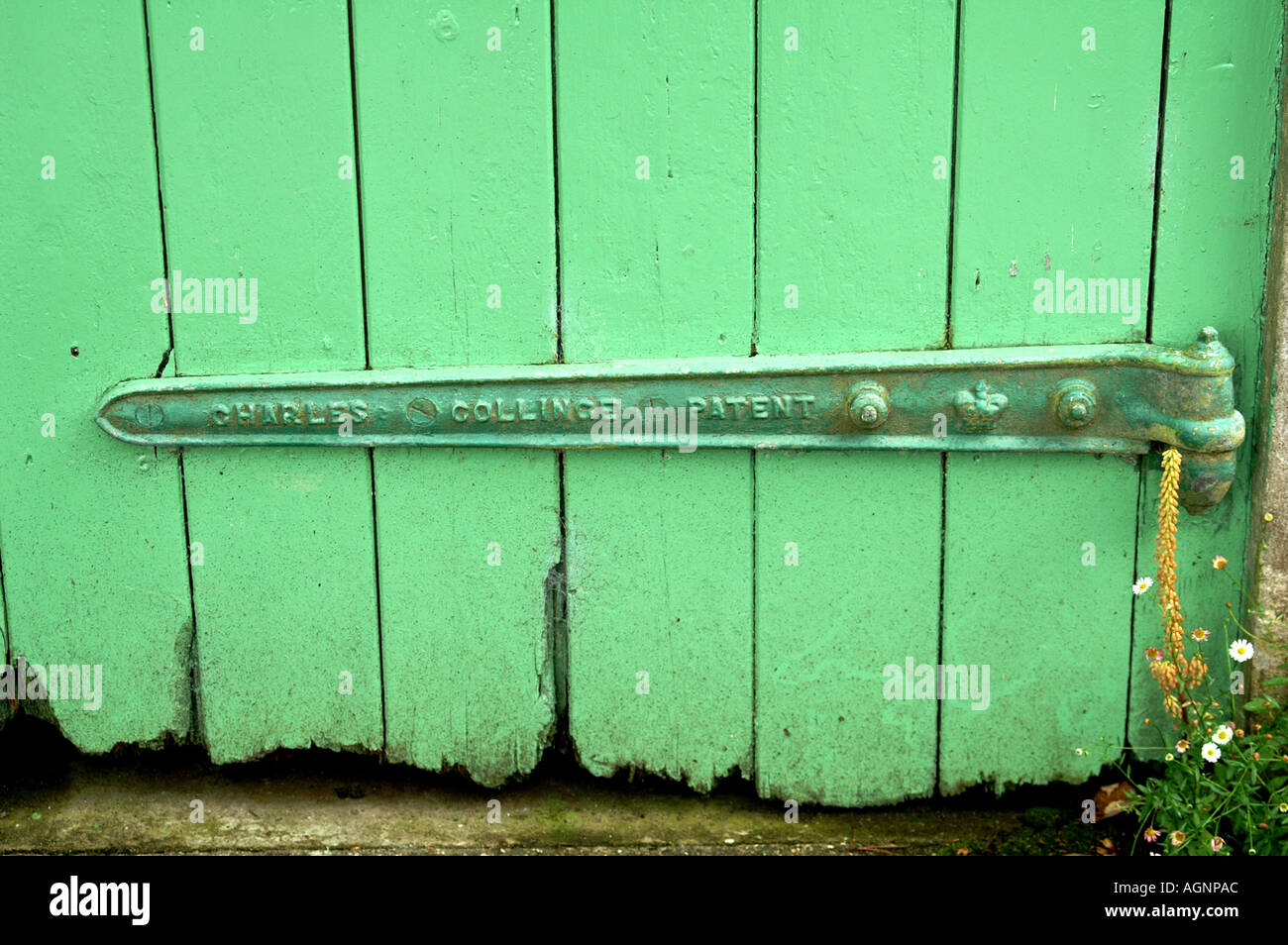 Forged hinge hi-res stock photography and images - Alamy