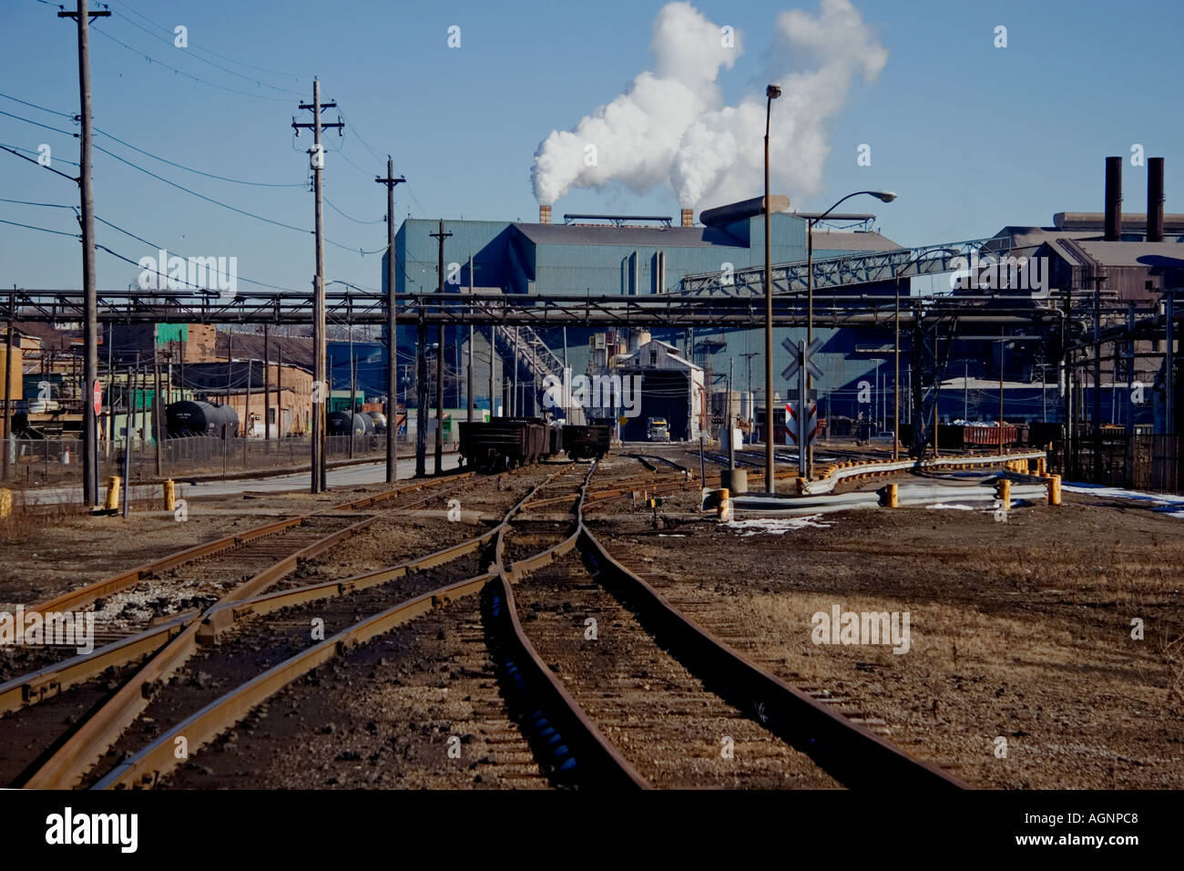Train tracks lead to a steel mill in Cleveland Ohio Stock Photo - Alamy