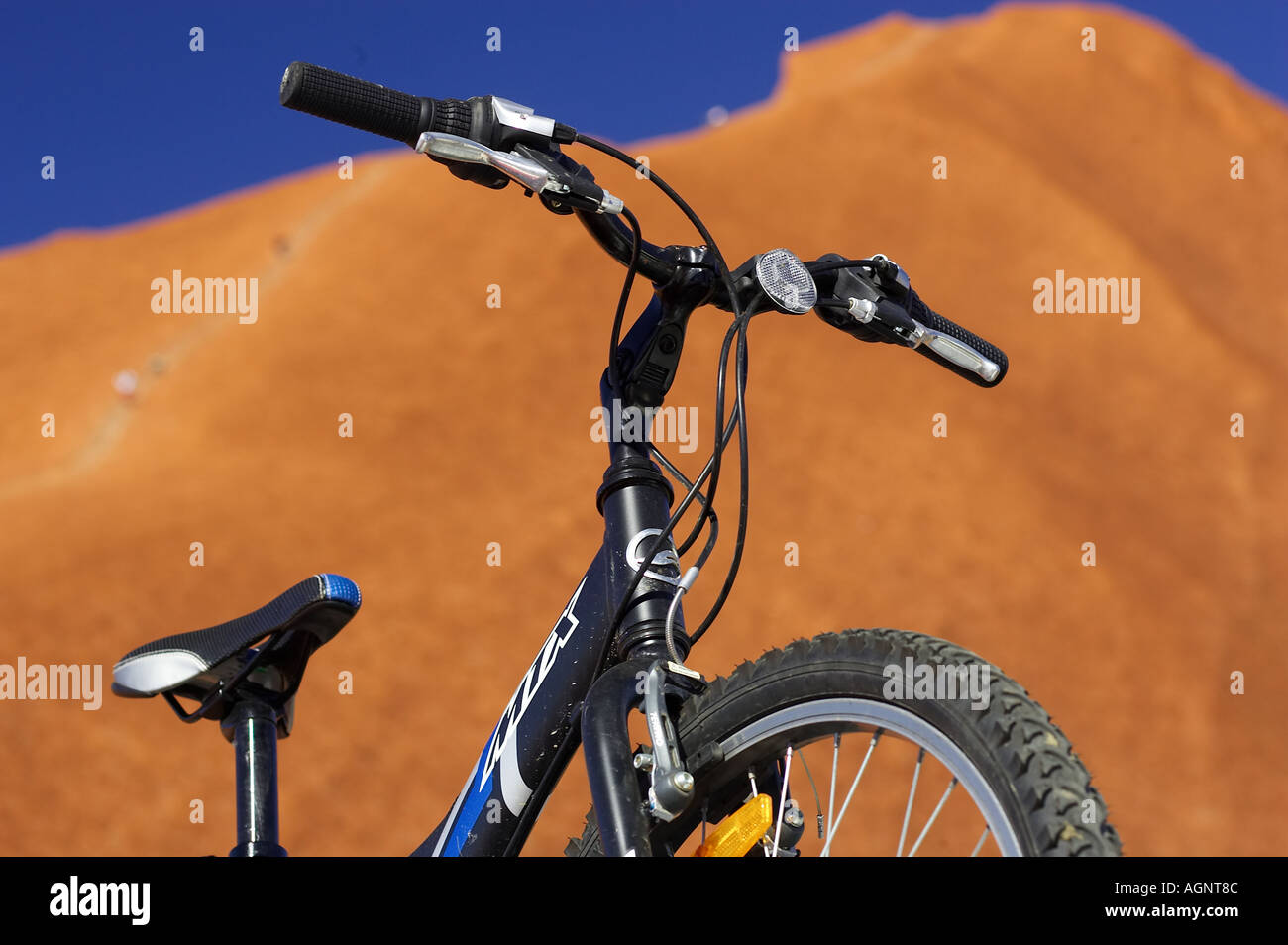 Mountain bike on top of car Stock Photo - Alamy