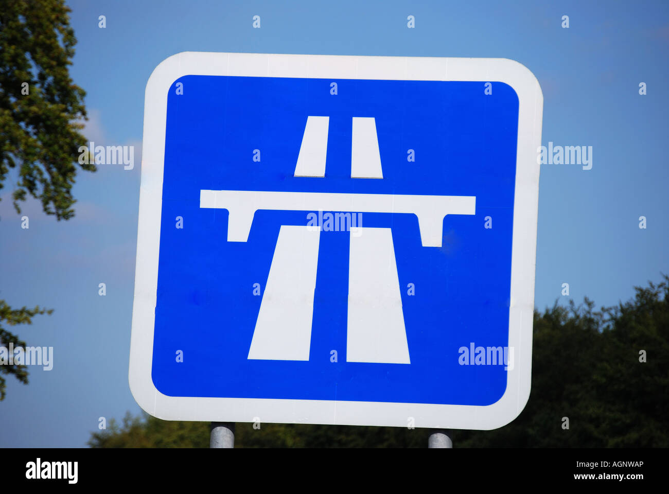 M3 motorway sign hi-res stock photography and images - Alamy