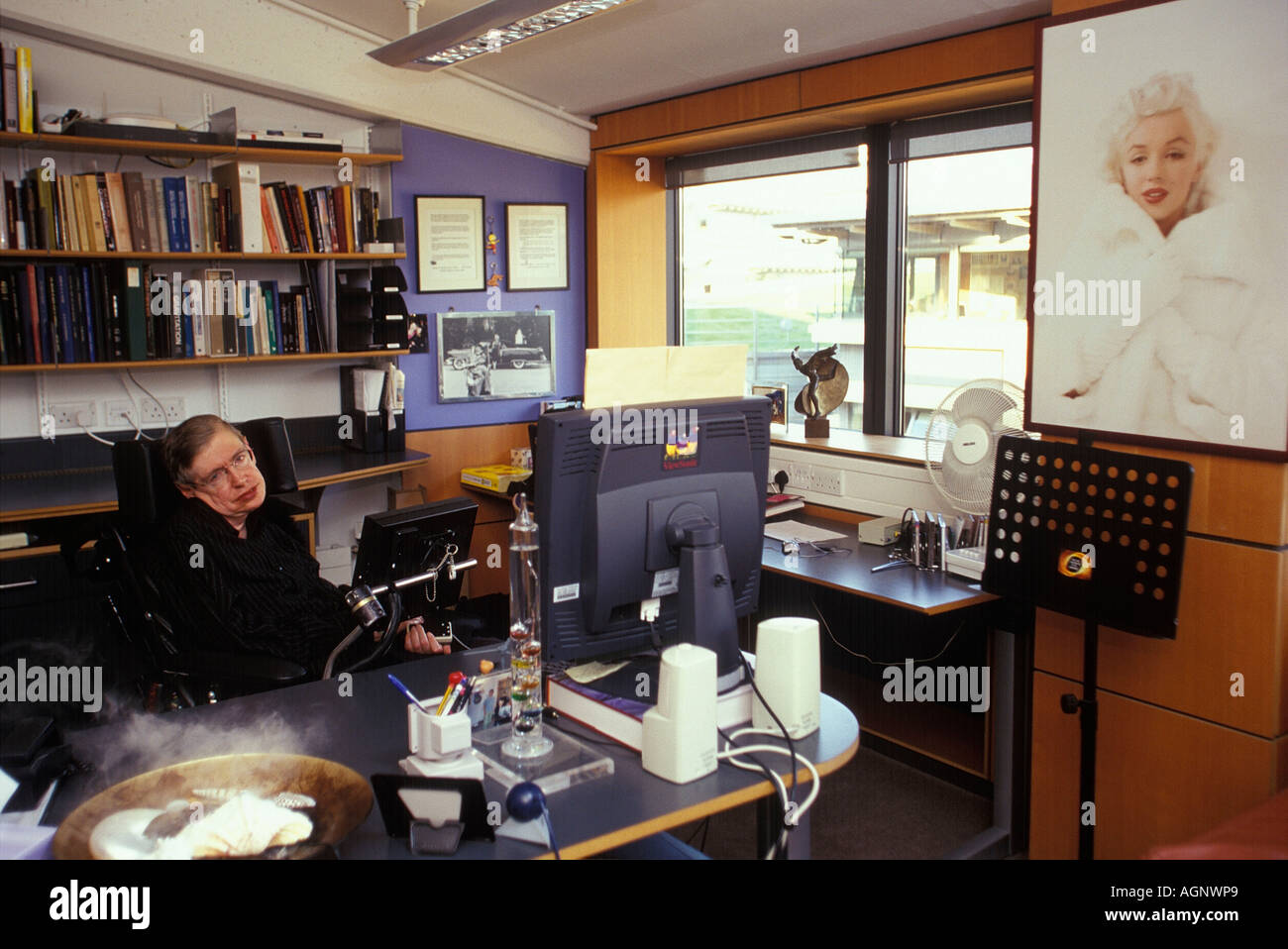 Stephen hawking office hi-res stock photography and images - Alamy