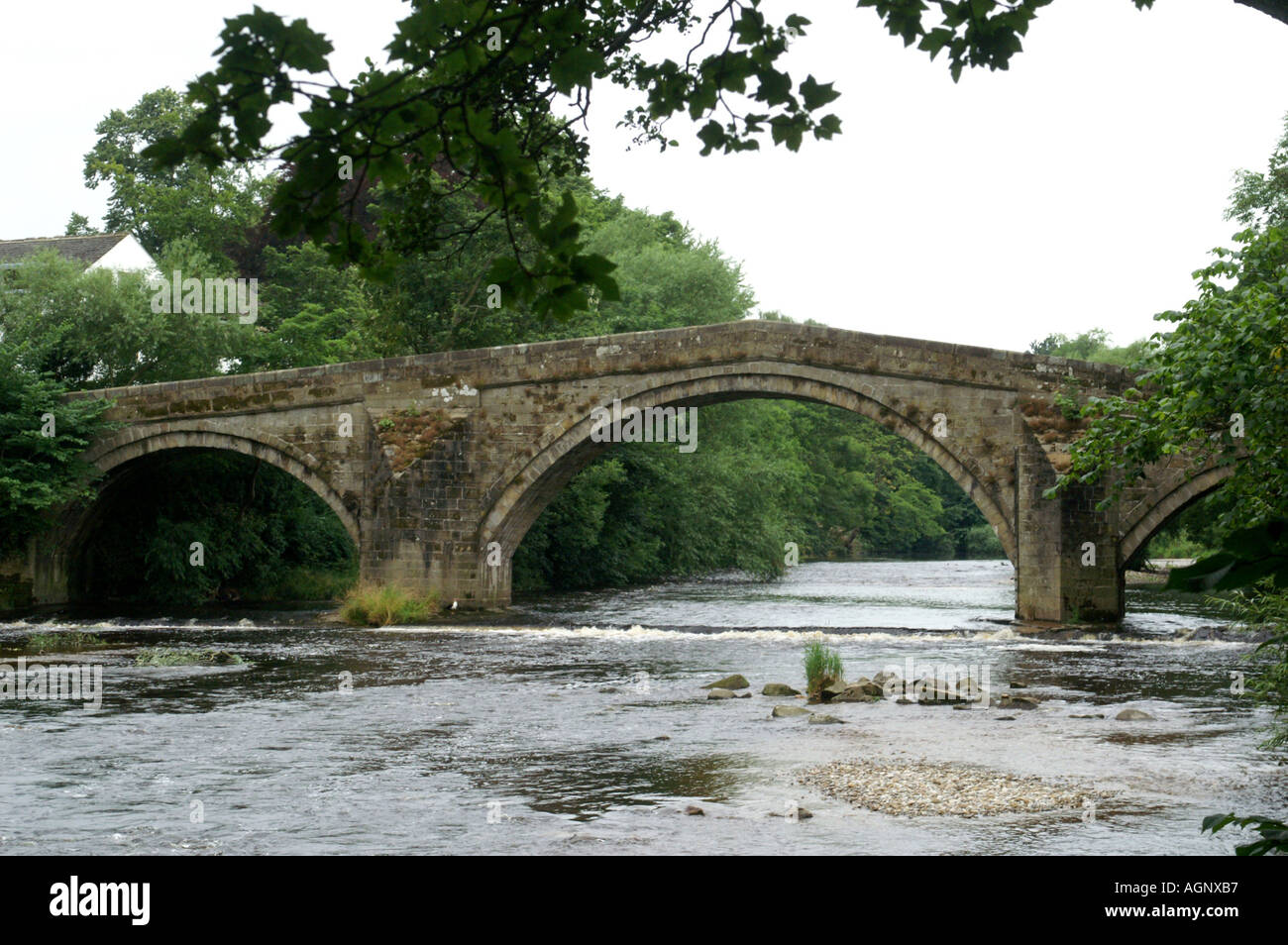 Footbridge over the river wharfe hi-res stock photography and images ...