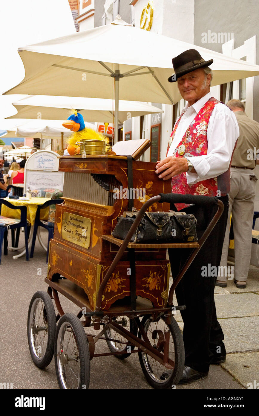 Barrel organ grinder hi-res stock photography and images - Alamy