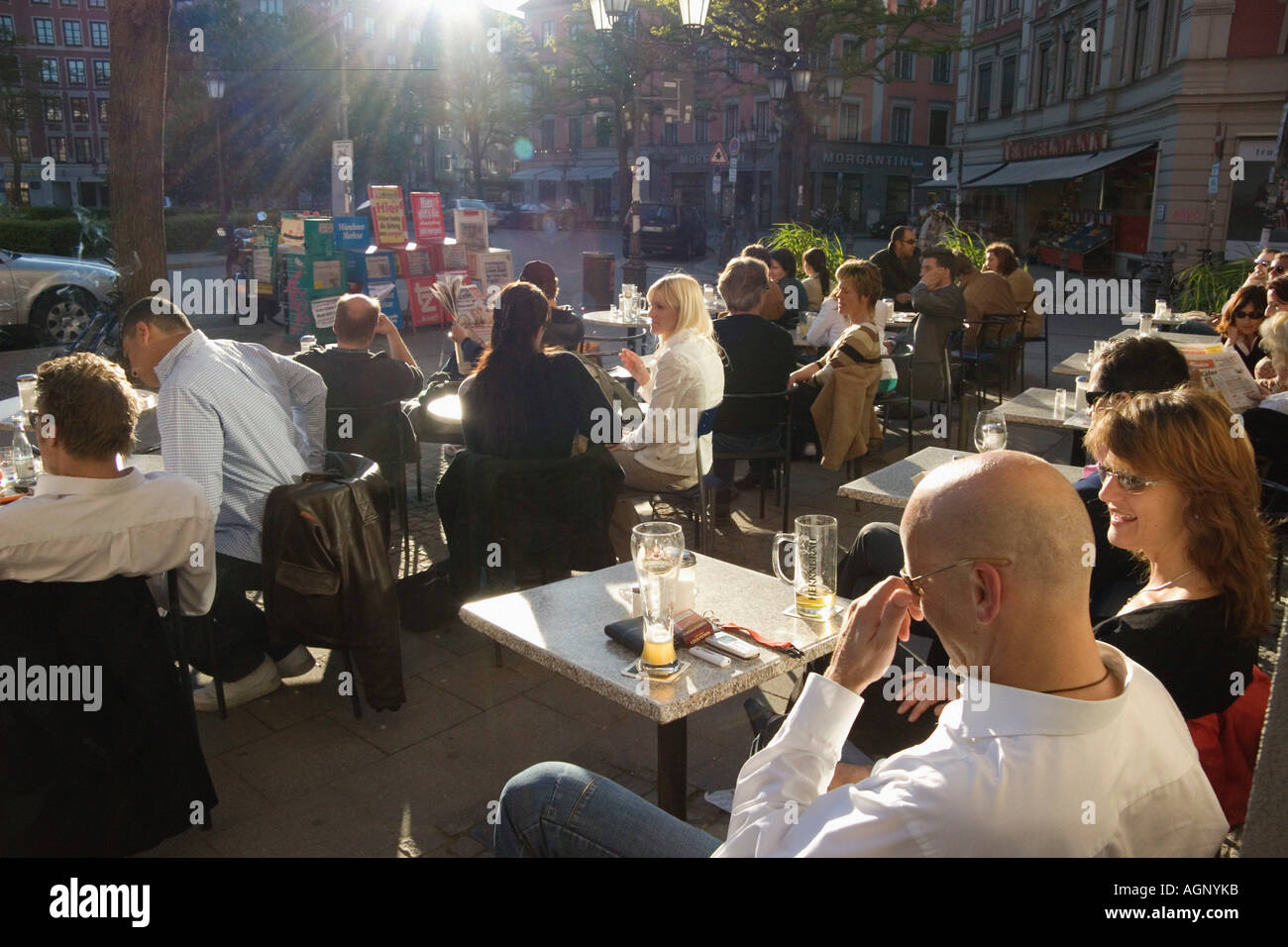 Pavement cafe / Munich Stock Photo - Alamy
