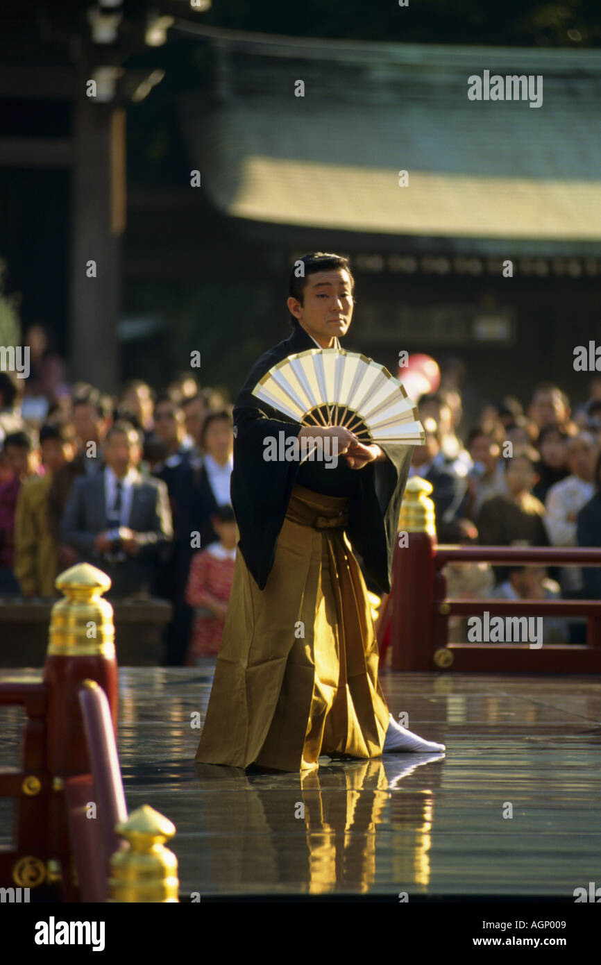 Japan dancer hi-res stock photography and images - Alamy