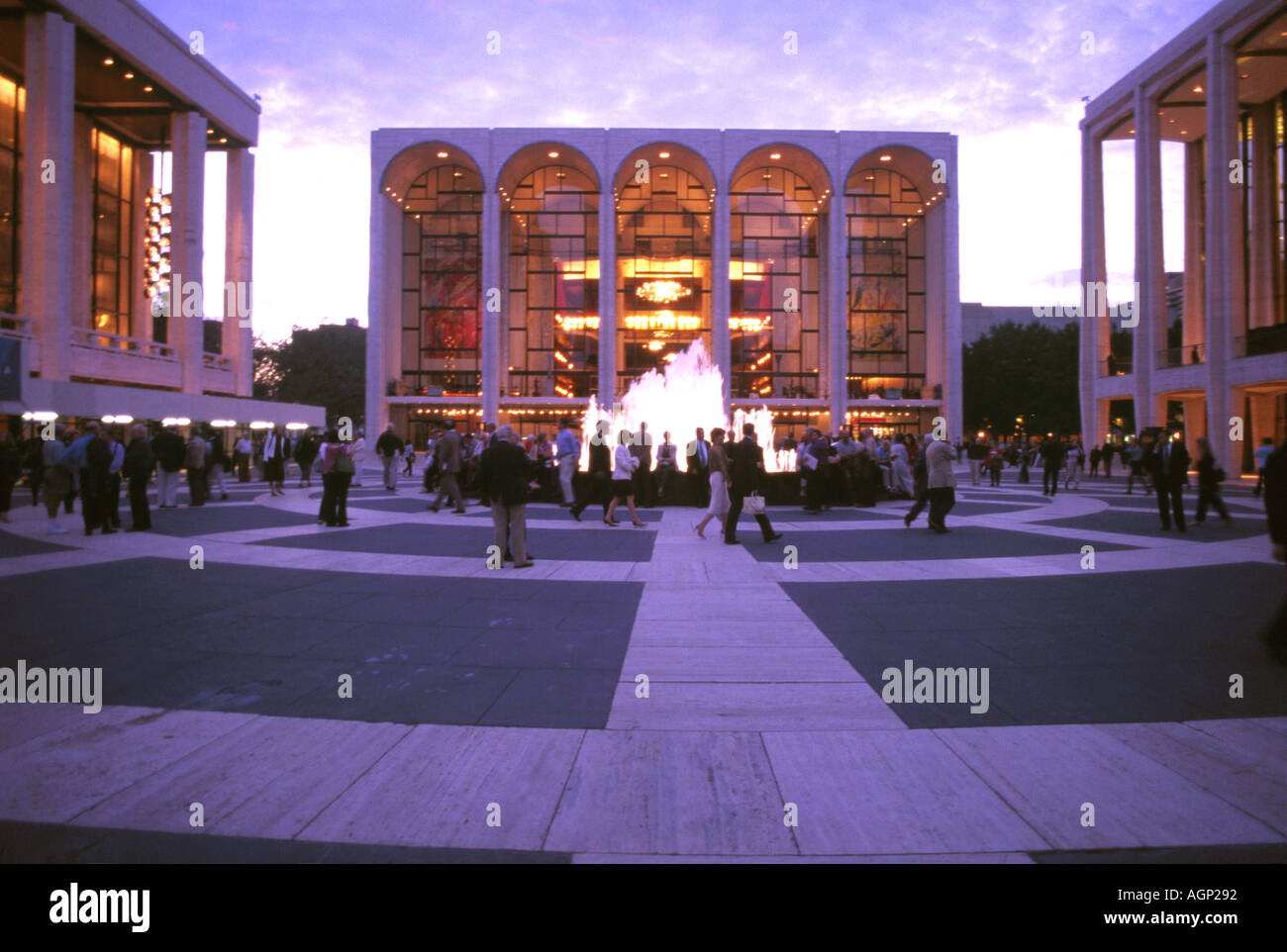 Metropolitan Opera House at Lincoln Center Stock Photo - Alamy