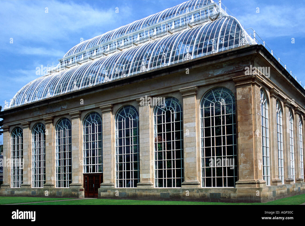 Royal botanical gardens edinburgh hi-res stock photography and images ...