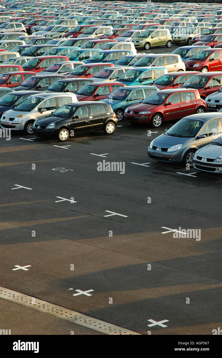 Renault car compound southampton docks hi-res stock photography and ...
