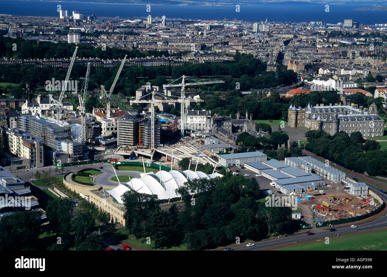 Construction of the New Scottish Parliament building with Dynamic Earth ...