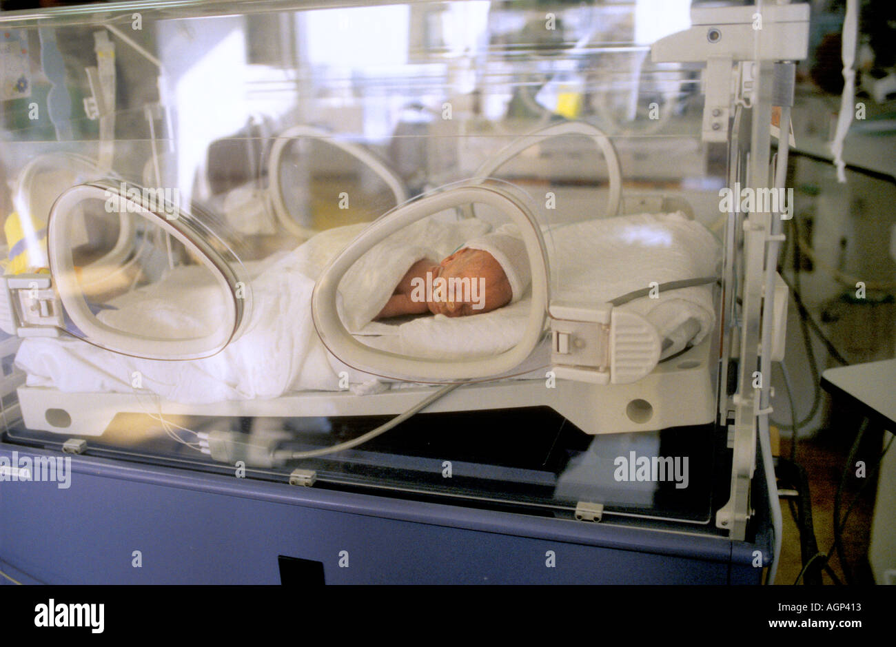 Premature baby in incubator Stock Photo - Alamy