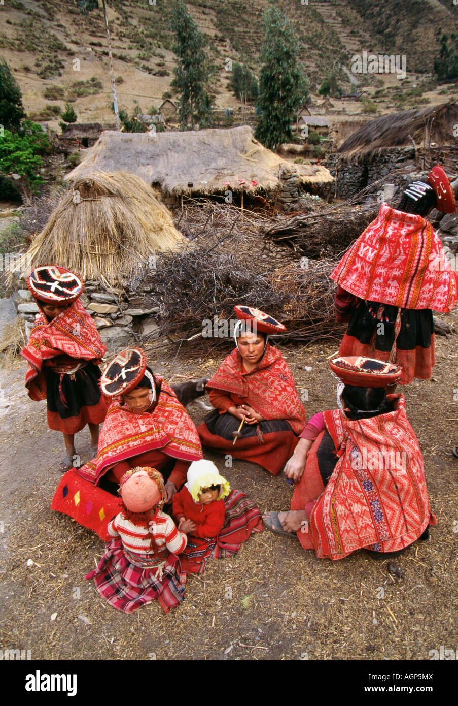 Peru Huilloc, Ollantaytambo, Indian women in traditional clothing ...