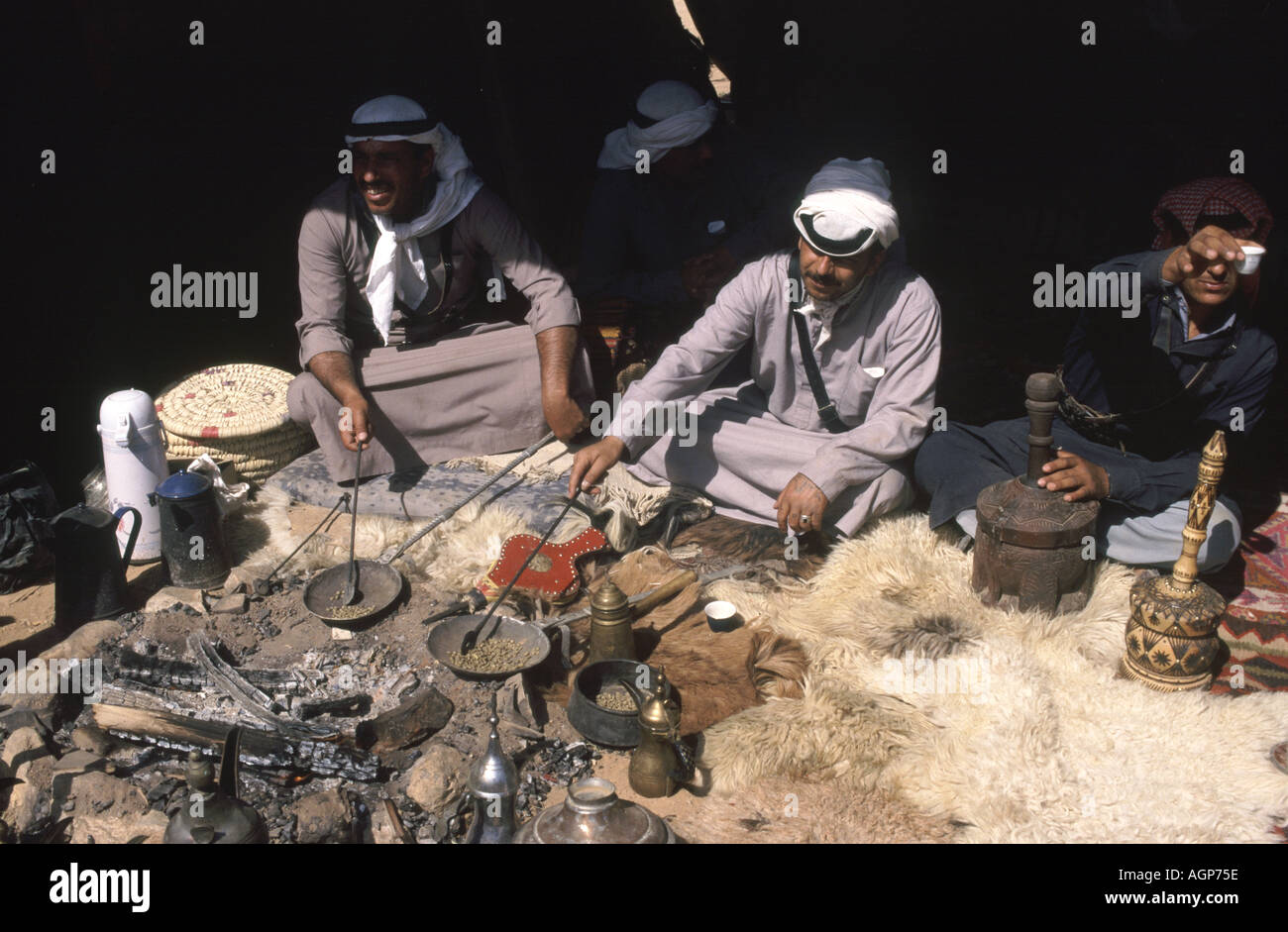 Jordanian bedouin roasting coffee beans in their tent Stock Photo - Alamy