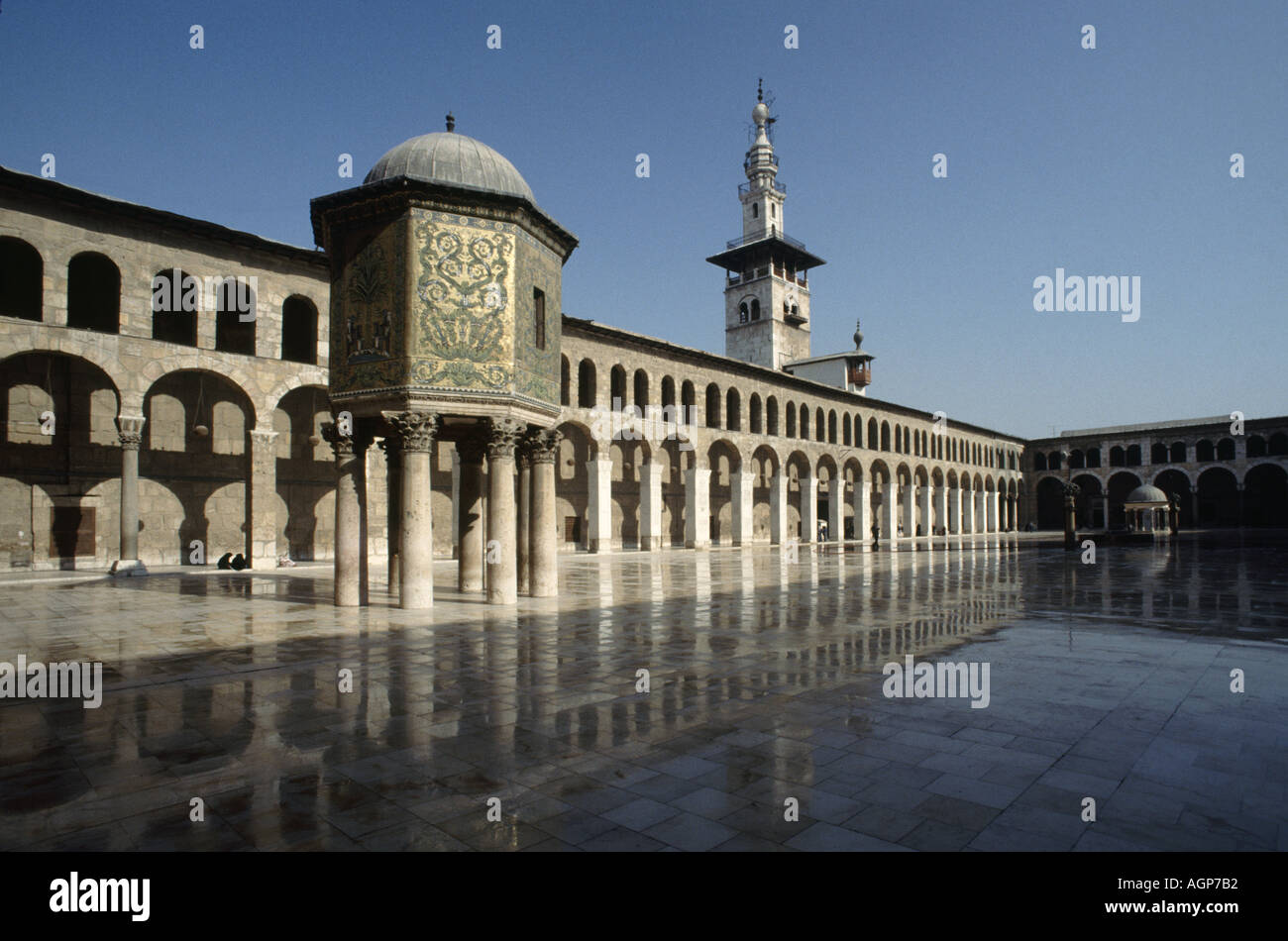 Courtyard of the New Umayyad mosque in Damascus Syria Stock Photo - Alamy