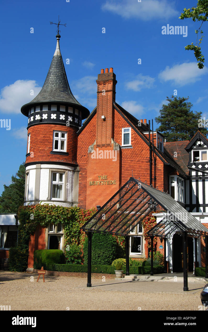 The ascot hotel hi-res stock photography and images - Alamy