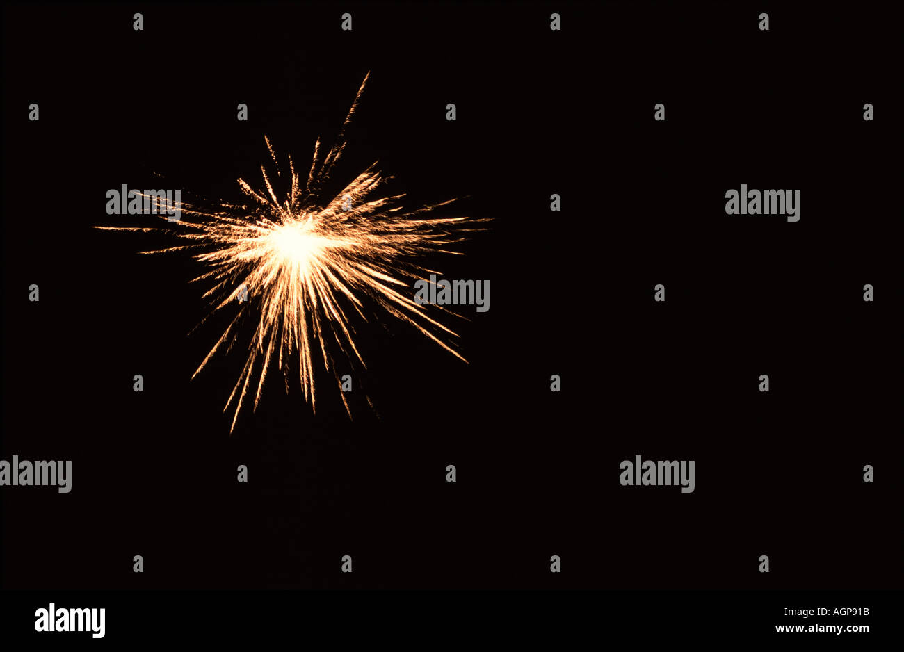 Single burst fireworks hi-res stock photography and images - Alamy