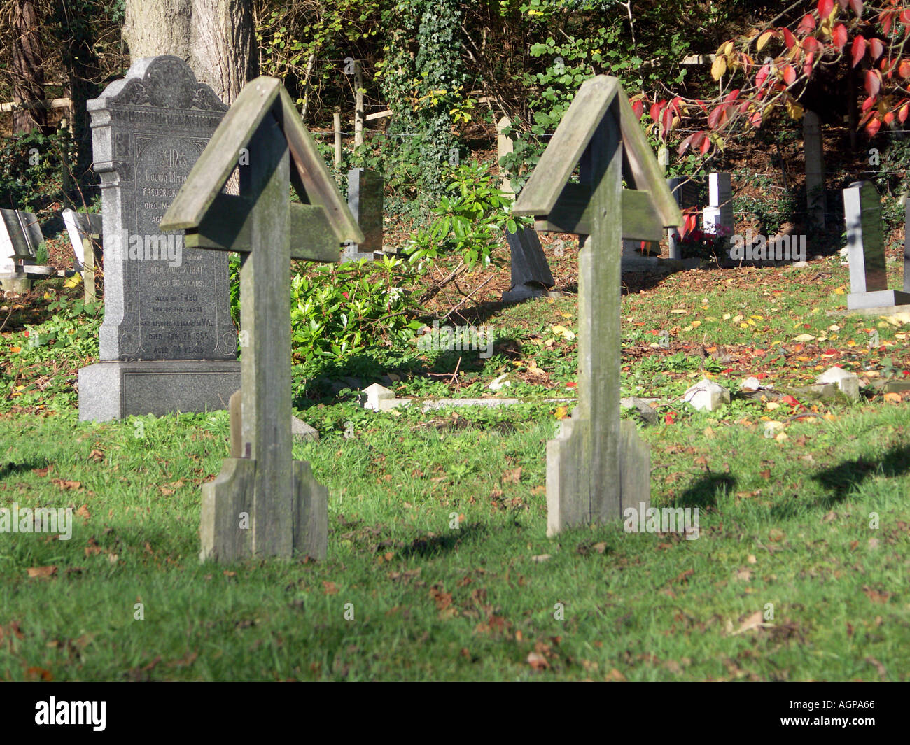 Simple wooden grave markers hi-res stock photography and images - Alamy