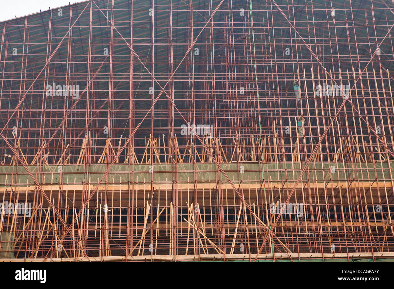 WOODEN SCAFFOLDING ON CONSTRUCTION SITE SHANGHAI CHINA Stock Photo - Alamy