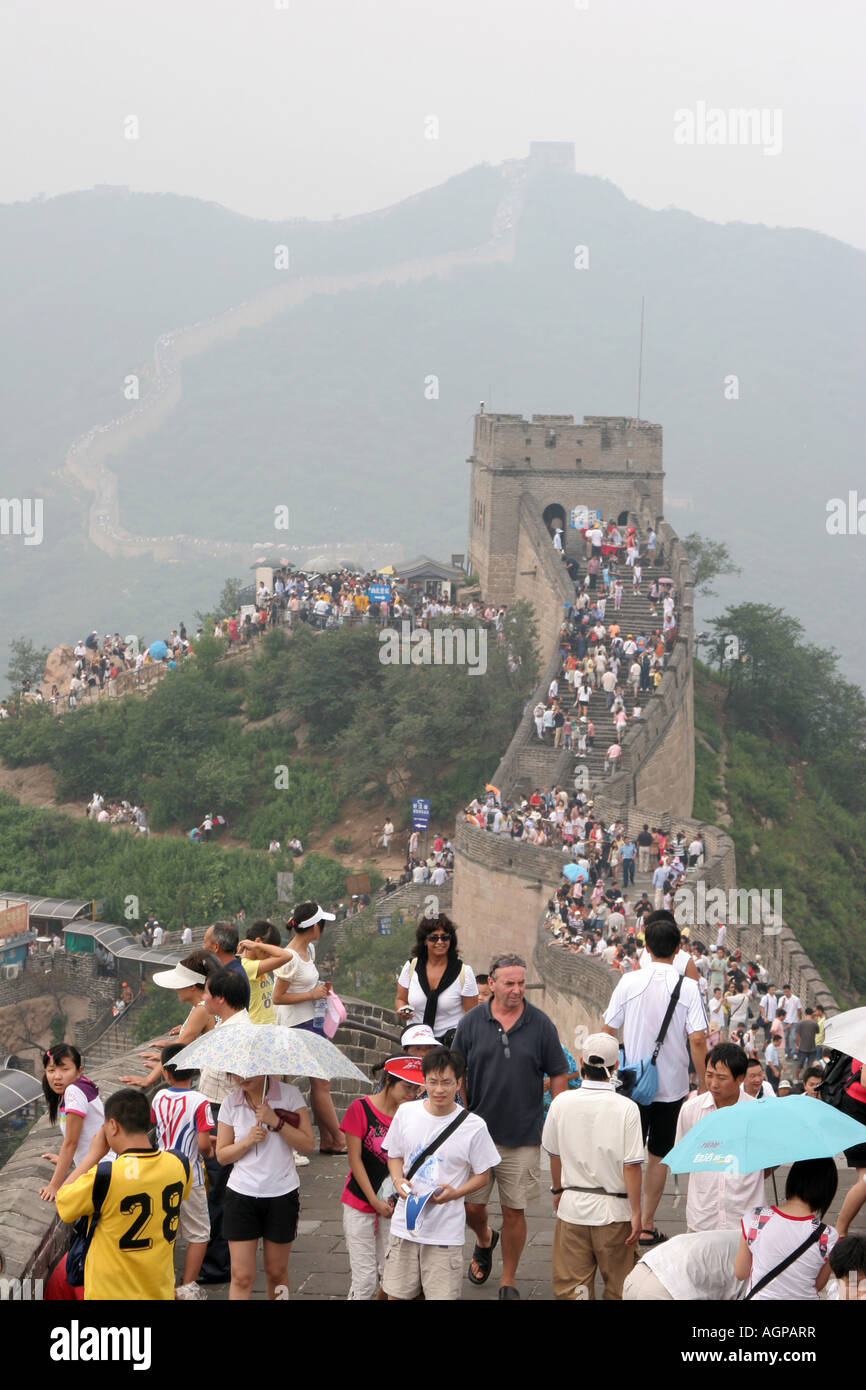 China wall badaling crowd hi-res stock photography and images - Alamy