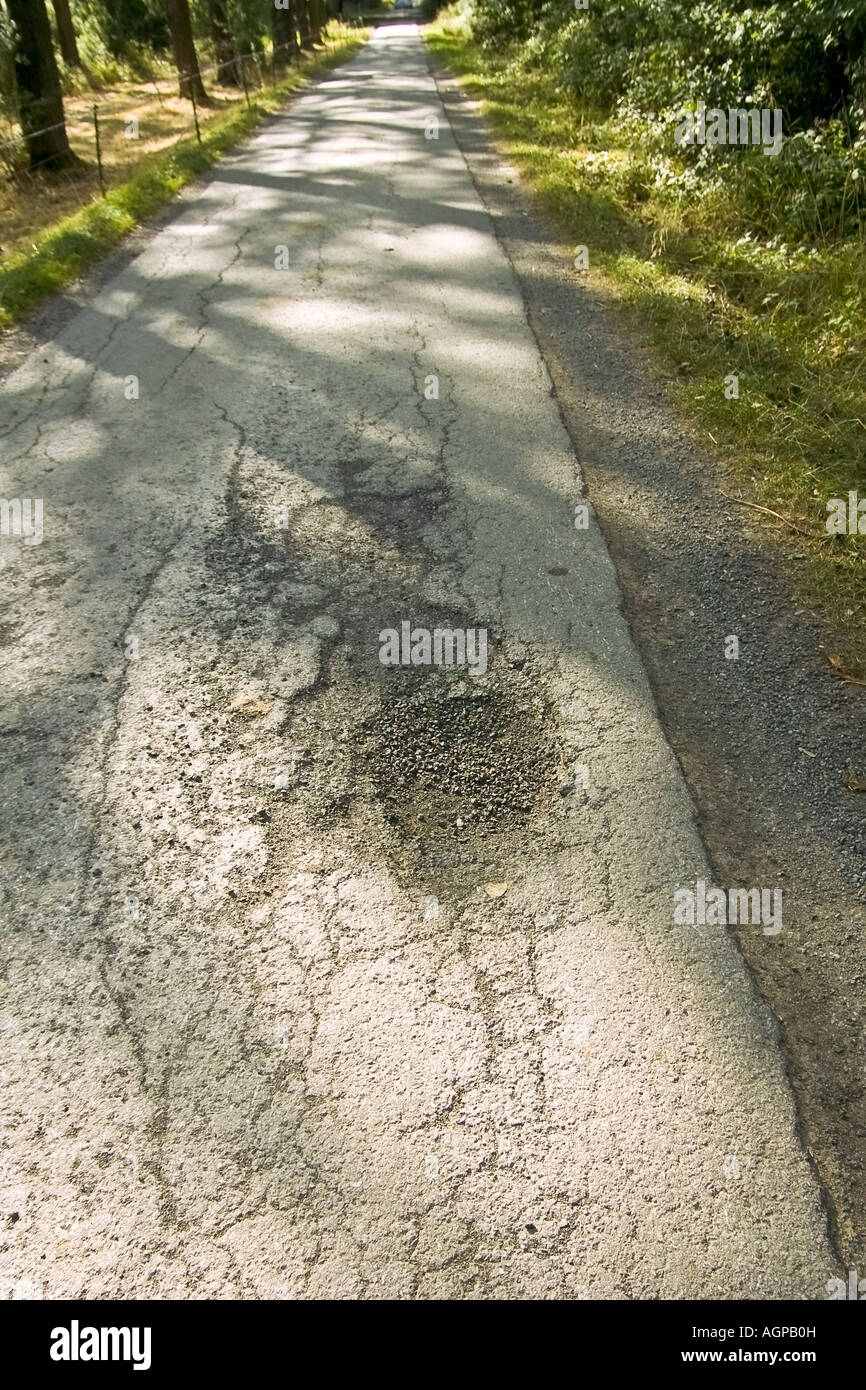 Country lane repair hi-res stock photography and images - Alamy