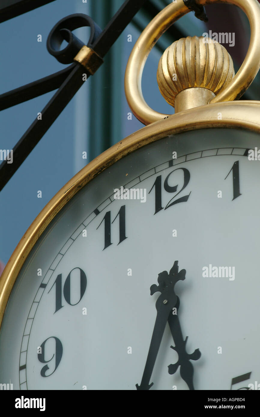 Giant pocket watch hi-res stock photography and images - Alamy