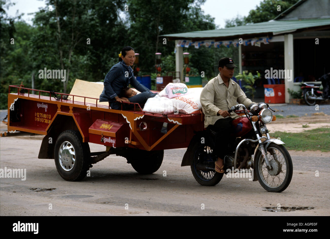 Two wheeled cart hi-res stock photography and images - Alamy