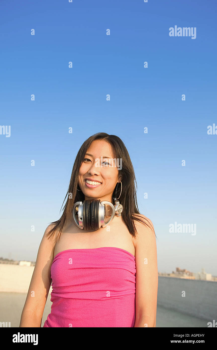 Pink women in music hi-res stock photography and images - Alamy